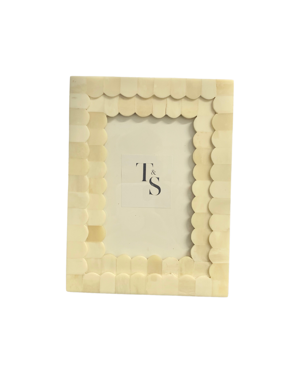 Scalloped Edge Picture Frame – Thacher & Spring
